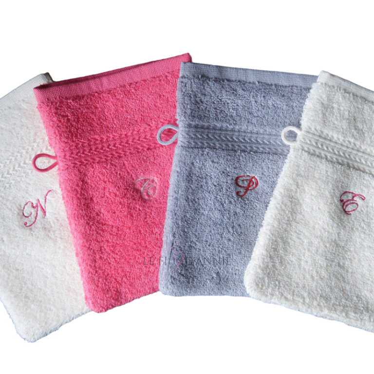Gant de toilette brodé avec une initiale - Le fil d'Annie - Créations ...